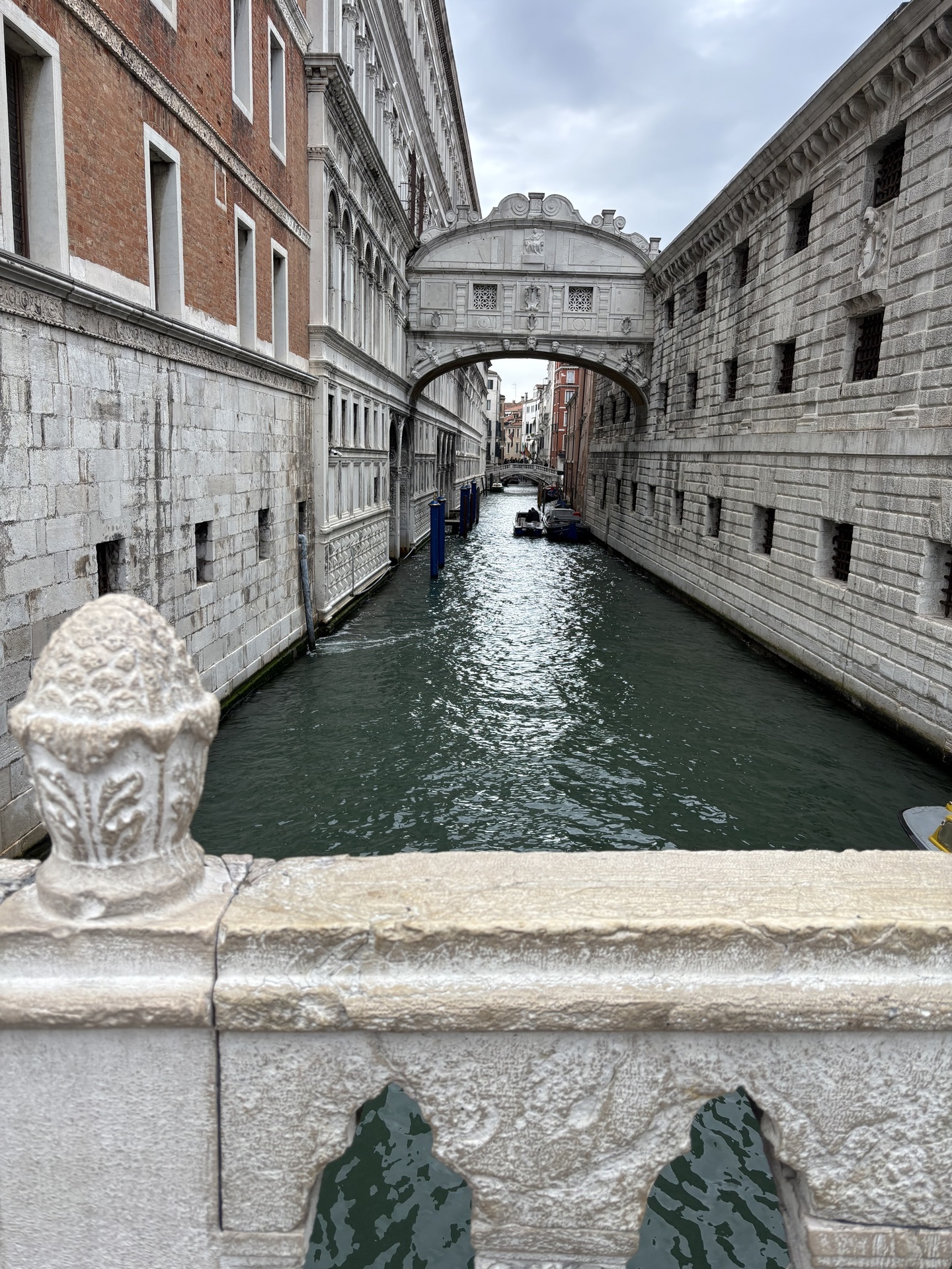 3日目（3月28日） ベネチア市内観光午後フィレンツェへ: 一陽来服